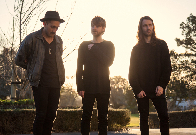 RUMINATERS REVIEW CLAP CLAP RIOT’S NEW SINGLE ‘HELP ME’ – Upside Adelaide